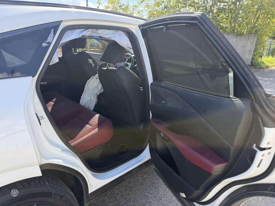 Balts Lexus RX 500h 2023 Viļņa, ar dzinēja tilpumu 0.00 L un nobraukumu 114 tūkst. km par 49900 €, foto 17 vietnē AUTOMOTO.COM.LV