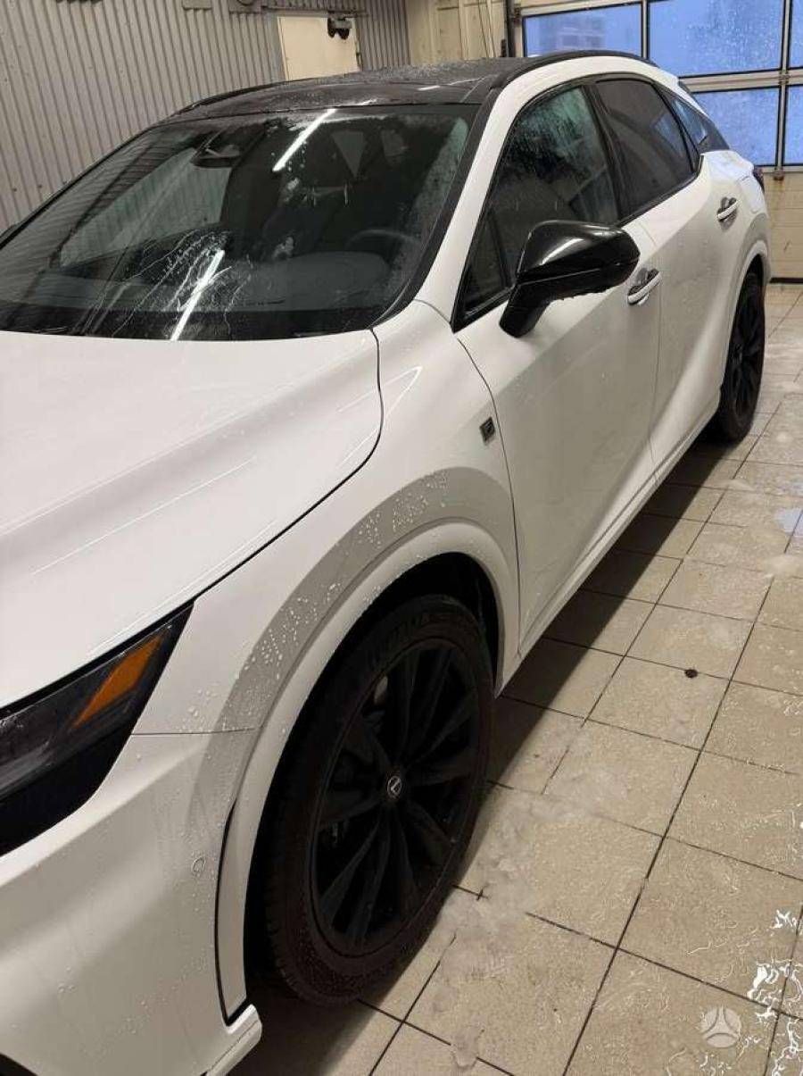 White Lexus RX 500h 2025 in Vilnius, with an engine capacity of 2.39 L and mileage of 17 thousand km for 83000 €, photo 23 on AUTOMOTO.COM.LV