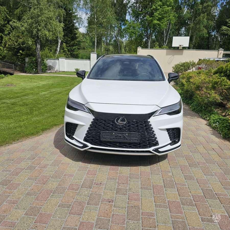Balts Lexus RX 500h 2023 Viļņa, ar dzinēja tilpumu 2.50 L un nobraukumu 7 tūkst. km par 60600 €, foto 1 vietnē AUTOMOTO.COM.LV