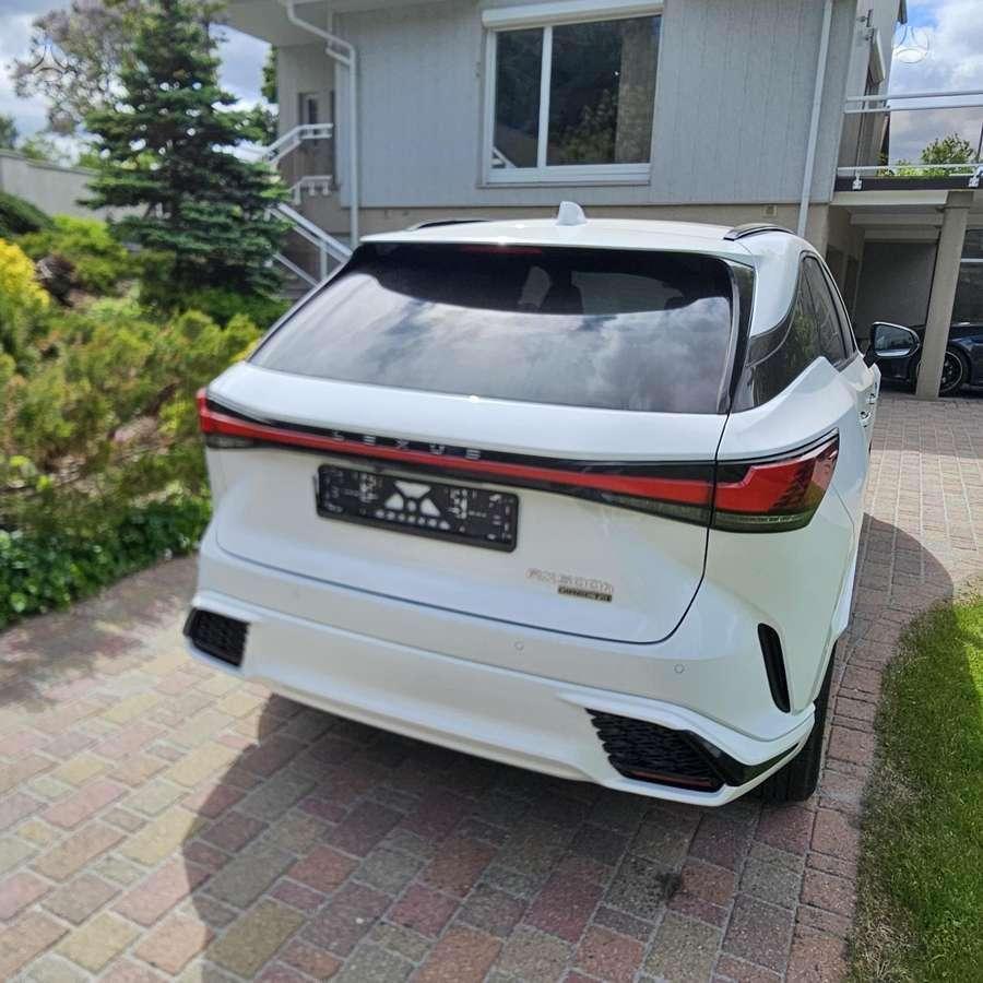 Balts Lexus RX 500h 2023 Viļņa, ar dzinēja tilpumu 2.50 L un nobraukumu 7 tūkst. km par 60600 €, foto 4 vietnē AUTOMOTO.COM.LV