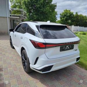 Balts Lexus RX 500h 2023 Viļņa, ar dzinēja tilpumu 2.50 L un nobraukumu 7 tūkst. km par 60600 €, foto 5 vietnē AUTOMOTO.COM.LV