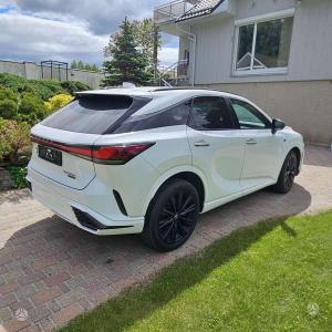 Balts Lexus RX 500h 2023 Viļņa, ar dzinēja tilpumu 2.50 L un nobraukumu 7 tūkst. km par 60600 €, foto 6 vietnē AUTOMOTO.COM.LV