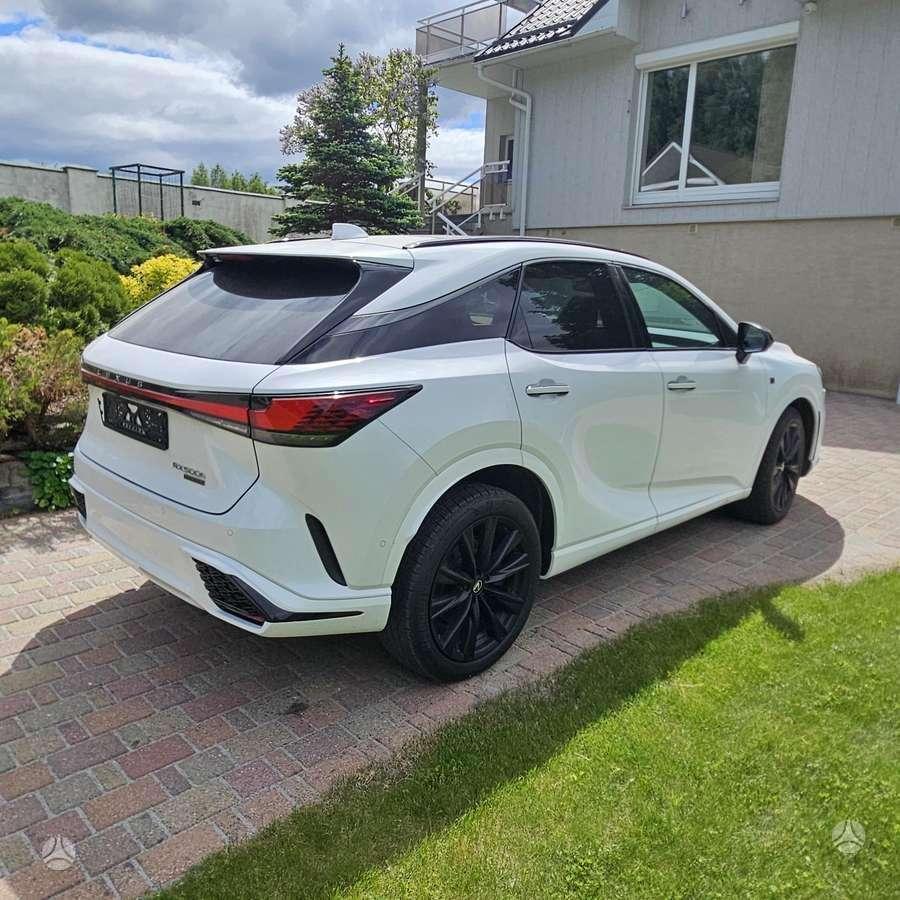 Balts Lexus RX 500h 2023 Viļņa, ar dzinēja tilpumu 2.50 L un nobraukumu 7 tūkst. km par 60600 €, foto 6 vietnē AUTOMOTO.COM.LV