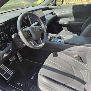 Balts Lexus RX 500h 2023 Viļņa, ar dzinēja tilpumu 2.50 L un nobraukumu 7 tūkst. km par 60600 €, foto 8 vietnē AUTOMOTO.COM.LV