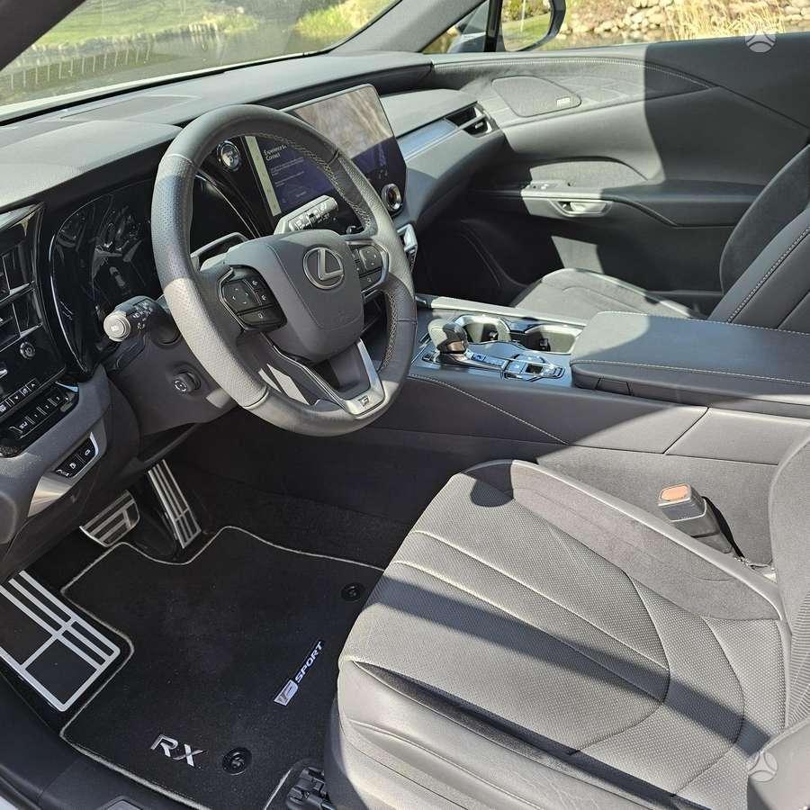 Balts Lexus RX 500h 2023 Viļņa, ar dzinēja tilpumu 2.50 L un nobraukumu 7 tūkst. km par 60600 €, foto 8 vietnē AUTOMOTO.COM.LV