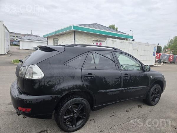 Black Lexus RX 2006 in Riga, with an engine capacity of 3.30 L and mileage of 412 thousand km for 3250 €, photo 3 on AUTOMOTO.COM.LV