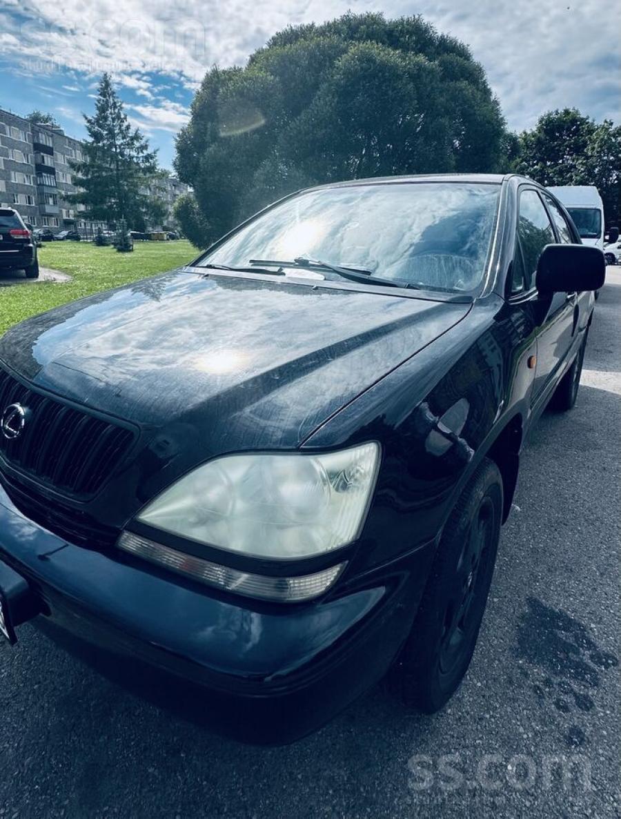 Black Lexus RX 2001 in Riga, with an engine capacity of 3.00 L and mileage of 307 thousand km for 1589 €, photo 3 on AUTOMOTO.COM.LV