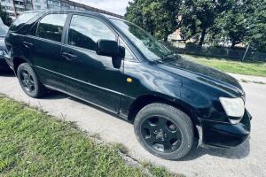 Black Lexus RX 2001 in Riga, with an engine capacity of 3.00 L and mileage of 307 thousand km for 1589 €, photo 4 on AUTOMOTO.COM.LV