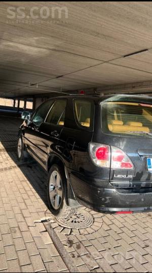 Black Lexus RX 2002 in Riga, with an engine capacity of 3.00 L and mileage of 322 thousand km for 2700 €, photo 4 on AUTOMOTO.COM.LV