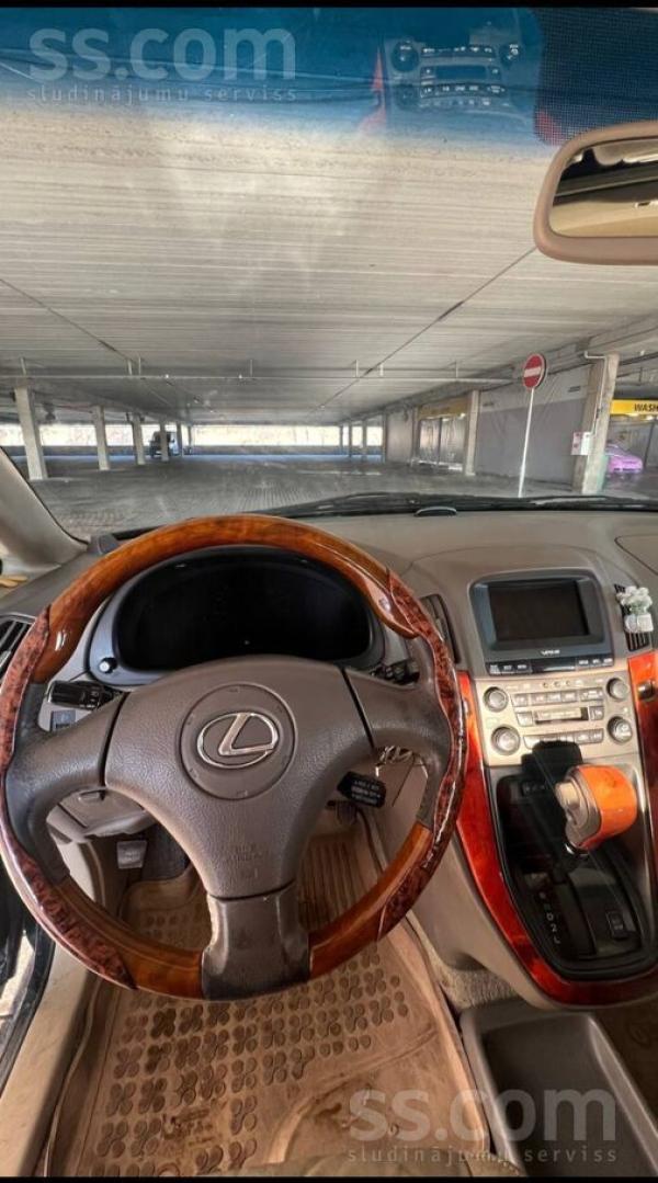 Black Lexus RX 2002 in Riga, with an engine capacity of 3.00 L and mileage of 322 thousand km for 2700 €, photo 6 on AUTOMOTO.COM.LV