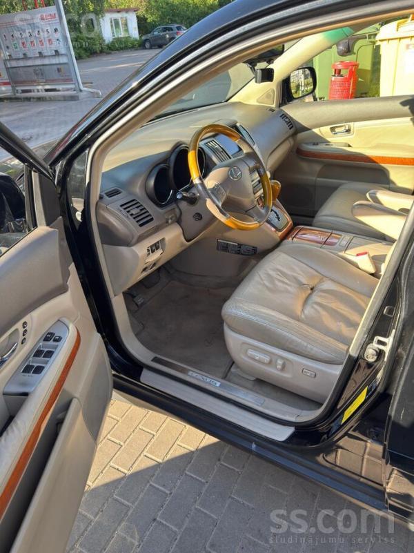 Melns Lexus RX 2004 Rīga, ar dzinēja tilpumu 3.00 L un nobraukumu 261 tūkst. km par 5500 €, foto 4 vietnē AUTOMOTO.COM.LV