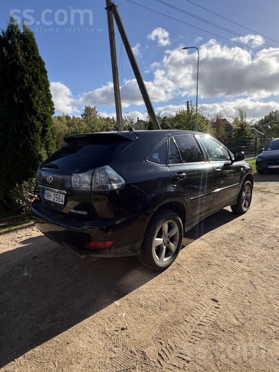 Melns Lexus RX 2004 Rēzekne, ar dzinēja tilpumu 3.00 L un nobraukumu 342 tūkst. km par 3200 €, foto 4 vietnē AUTOMOTO.COM.LV