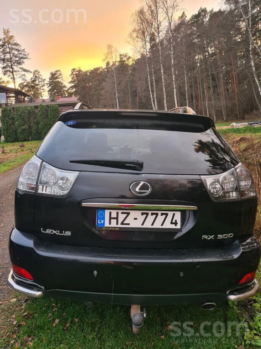 Black Lexus RX 2005 in Riga, with an engine capacity of 3.00 L and mileage of 310 thousand km for 3900 €, photo 3 on AUTOMOTO.COM.LV