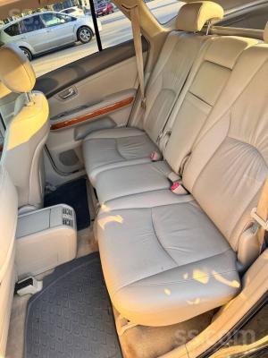 Black Lexus RX 2005 in Riga, with an engine capacity of 3.00 L and mileage of 241 thousand km for 2600 €, photo 5 on AUTOMOTO.COM.LV