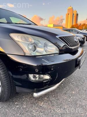 Black Lexus RX 2005 in Riga, with an engine capacity of 3.00 L and mileage of 241 thousand km for 2600 €, photo 10 on AUTOMOTO.COM.LV