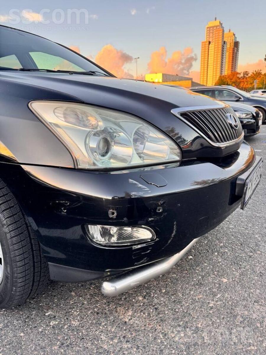 Black Lexus RX 2005 in Riga, with an engine capacity of 3.00 L and mileage of 241 thousand km for 2600 €, photo 10 on AUTOMOTO.COM.LV