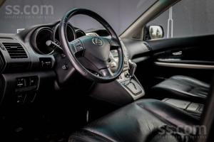 Black Lexus RX 2006 in Riga, with an engine capacity of 3.30 L and mileage of 204 thousand km for 6490 €, photo 10 on AUTOMOTO.COM.LV