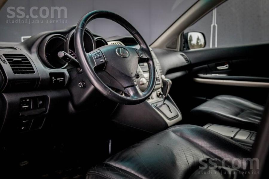 Black Lexus RX 2006 in Riga, with an engine capacity of 3.30 L and mileage of 204 thousand km for 6490 €, photo 10 on AUTOMOTO.COM.LV