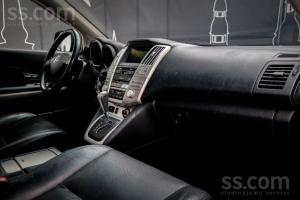 Black Lexus RX 2006 in Riga, with an engine capacity of 3.30 L and mileage of 204 thousand km for 6490 €, photo 11 on AUTOMOTO.COM.LV