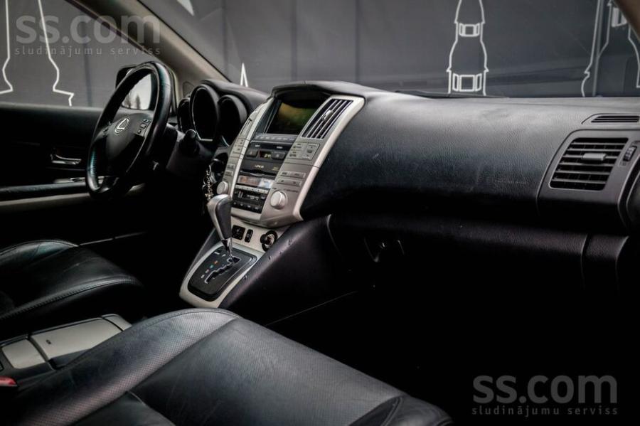 Black Lexus RX 2006 in Riga, with an engine capacity of 3.30 L and mileage of 204 thousand km for 6490 €, photo 11 on AUTOMOTO.COM.LV