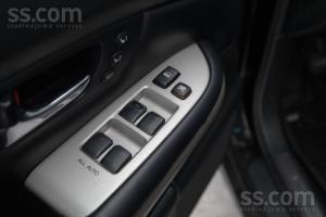 Black Lexus RX 2006 in Riga, with an engine capacity of 3.30 L and mileage of 204 thousand km for 6490 €, photo 13 on AUTOMOTO.COM.LV