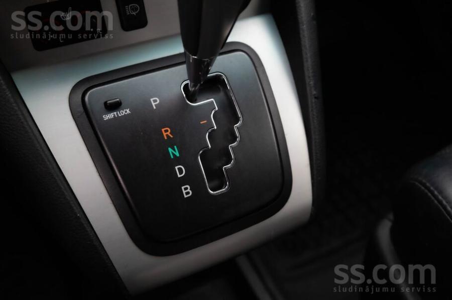 Black Lexus RX 2006 in Riga, with an engine capacity of 3.30 L and mileage of 204 thousand km for 6490 €, photo 16 on AUTOMOTO.COM.LV