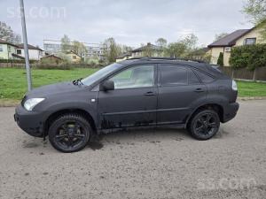 Black Lexus RX 2006 in Riga, with an engine capacity of 3.30 L and mileage of 410 thousand km for 3500 €, photo 3 on AUTOMOTO.COM.LV