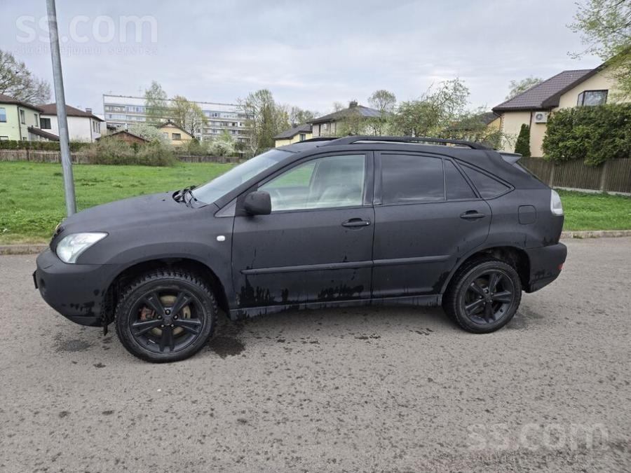 Black Lexus RX 2006 in Riga, with an engine capacity of 3.30 L and mileage of 410 thousand km for 3500 €, photo 3 on AUTOMOTO.COM.LV