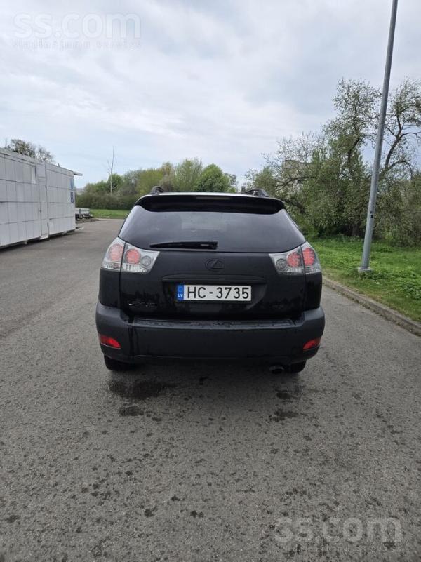 Black Lexus RX 2006 in Riga, with an engine capacity of 3.30 L and mileage of 410 thousand km for 3500 €, photo 3 on AUTOMOTO.COM.LV