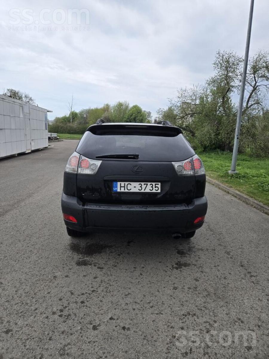 Black Lexus RX 2006 in Riga, with an engine capacity of 3.30 L and mileage of 410 thousand km for 3500 €, photo 4 on AUTOMOTO.COM.LV