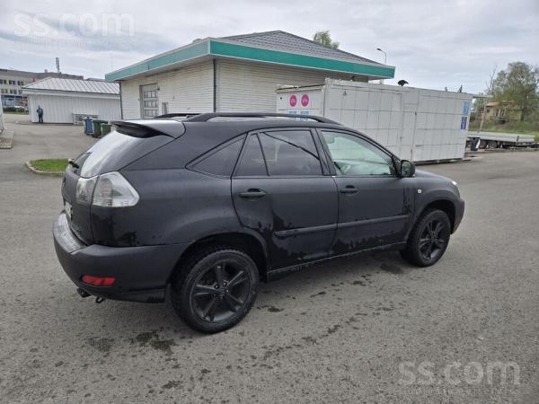 Black Lexus RX 2006 in Riga, with an engine capacity of 3.30 L and mileage of 410 thousand km for 3500 €, photo 4 on AUTOMOTO.COM.LV