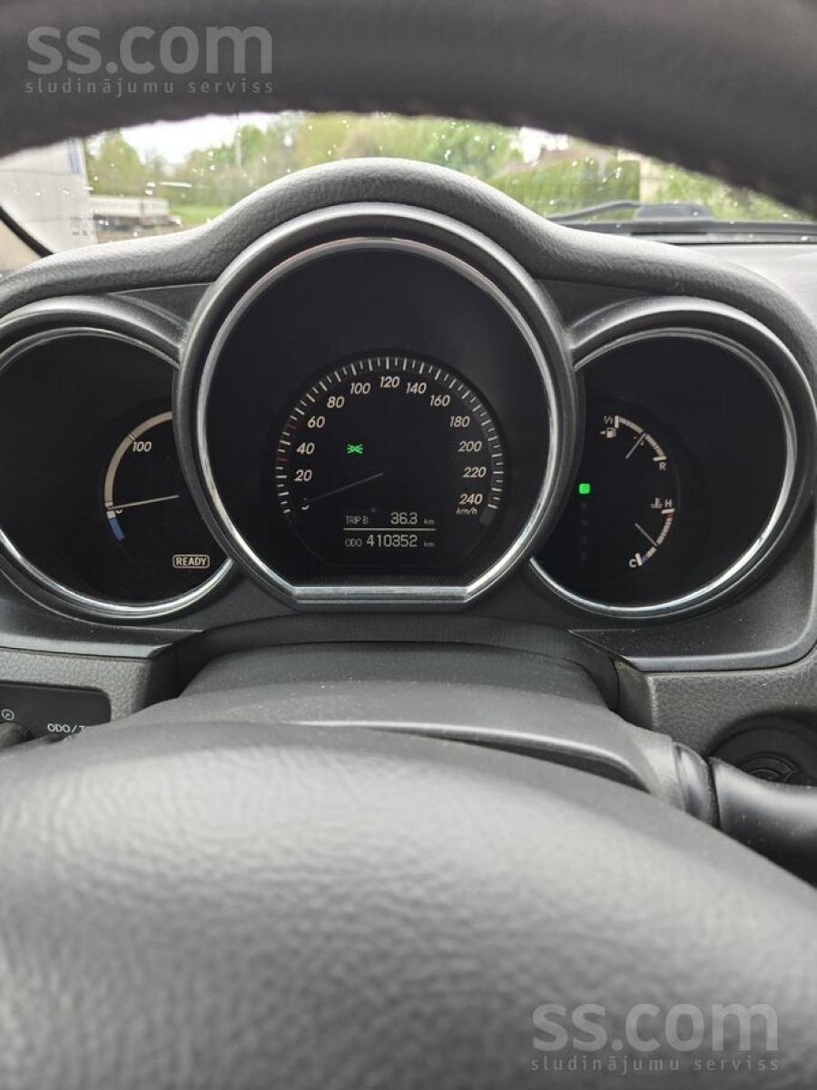 Black Lexus RX 2006 in Riga, with an engine capacity of 3.30 L and mileage of 410 thousand km for 3500 €, photo 6 on AUTOMOTO.COM.LV