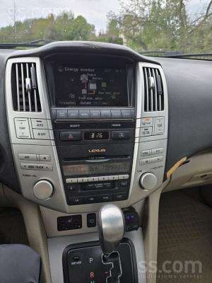 Black Lexus RX 2006 in Riga, with an engine capacity of 3.30 L and mileage of 410 thousand km for 3500 €, photo 7 on AUTOMOTO.COM.LV