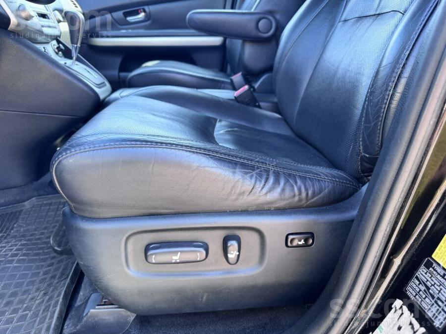 Black Lexus RX 2006 in Riga, with an engine capacity of 3.30 L and mileage of 0 thousand km for 4250 €, photo 13 on AUTOMOTO.COM.LV