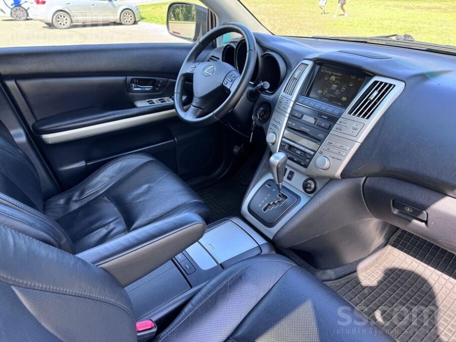 Black Lexus RX 2006 in Riga, with an engine capacity of 3.30 L and mileage of 0 thousand km for 4250 €, photo 18 on AUTOMOTO.COM.LV