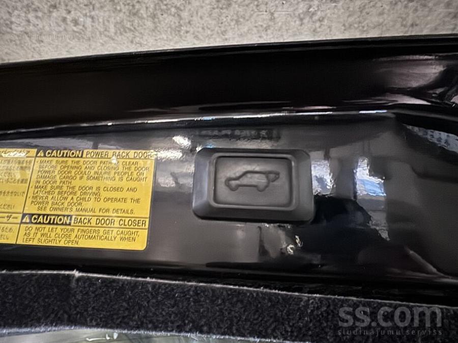 Black Lexus RX 2006 in Riga, with an engine capacity of 3.30 L and mileage of 0 thousand km for 4250 €, photo 28 on AUTOMOTO.COM.LV