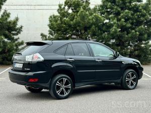 Black Lexus RX 2007 in Riga, with an engine capacity of 3.50 L and mileage of 174 thousand km for 7300 €, photo 4 on AUTOMOTO.COM.LV