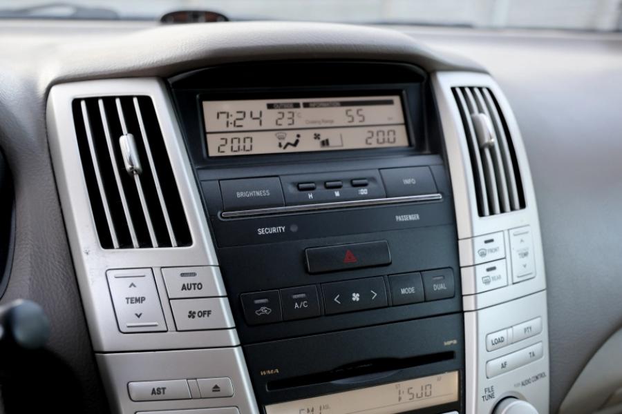 Melns Lexus RX 2007 Rīga, ar dzinēja tilpumu 3.50 L un nobraukumu 232 tūkst. km par 4150 €, foto 20 vietnē AUTOMOTO.COM.LV