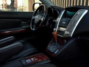 Black Lexus RX 2007 in Riga, with an engine capacity of 3.30 L and mileage of 148 thousand km for 8990 €, photo 5 on AUTOMOTO.COM.LV