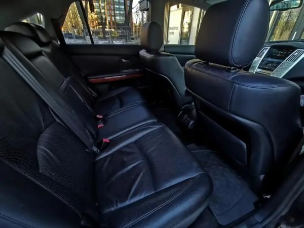 Black Lexus RX 2007 in Riga, with an engine capacity of 3.30 L and mileage of 148 thousand km for 8990 €, photo 5 on AUTOMOTO.COM.LV