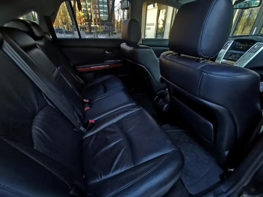 Black Lexus RX 2007 in Riga, with an engine capacity of 3.30 L and mileage of 148 thousand km for 8990 €, photo 6 on AUTOMOTO.COM.LV