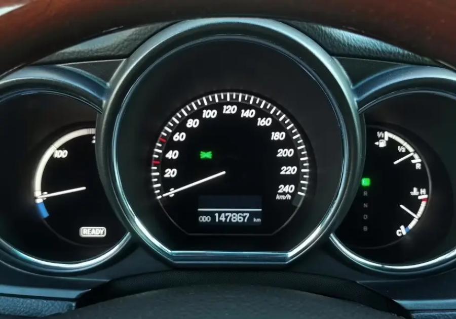 Black Lexus RX 2007 in Riga, with an engine capacity of 3.30 L and mileage of 148 thousand km for 8990 €, photo 10 on AUTOMOTO.COM.LV