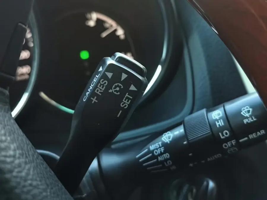 Black Lexus RX 2007 in Riga, with an engine capacity of 3.30 L and mileage of 148 thousand km for 8990 €, photo 14 on AUTOMOTO.COM.LV