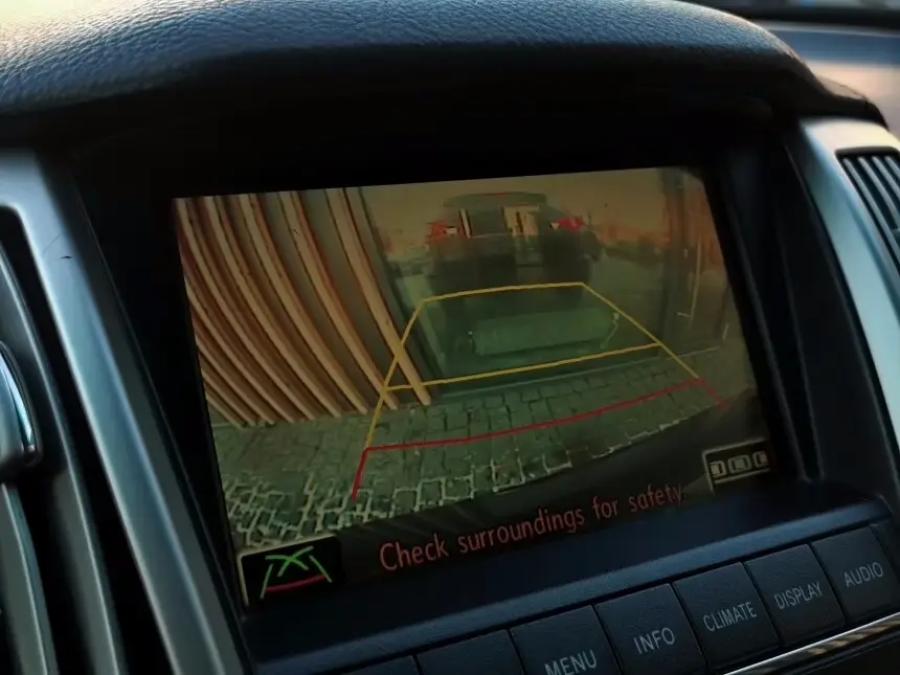 Black Lexus RX 2007 in Riga, with an engine capacity of 3.30 L and mileage of 148 thousand km for 8990 €, photo 17 on AUTOMOTO.COM.LV