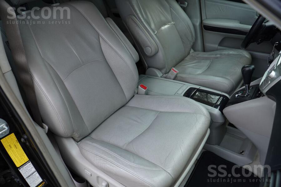 Black Lexus RX 2009 in Riga, with an engine capacity of 3.50 L and mileage of 258 thousand km for 5990 €, photo 13 on AUTOMOTO.COM.LV