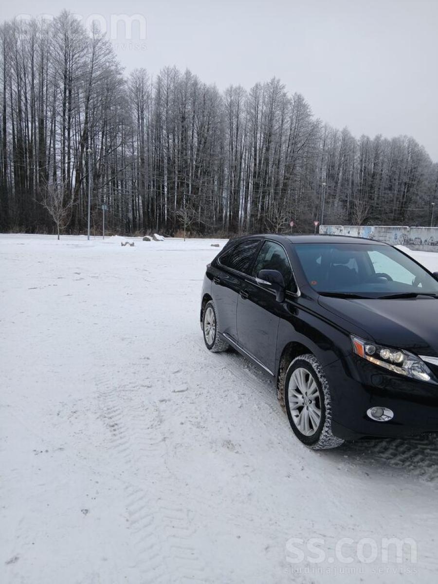 Black Lexus RX 2010 in Riga, with an engine capacity of 3.50 L and mileage of 280 thousand km for 10000 €, photo 3 on AUTOMOTO.COM.LV