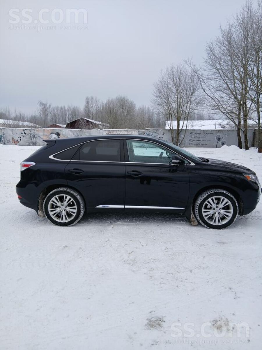 Black Lexus RX 2010 in Riga, with an engine capacity of 3.50 L and mileage of 280 thousand km for 10000 €, photo 4 on AUTOMOTO.COM.LV