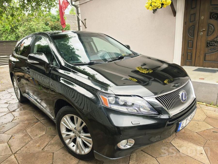 Black Lexus RX 2010 in Riga, with an engine capacity of 3.50 L and mileage of 270 thousand km for 6900 €, photo 3 on AUTOMOTO.COM.LV