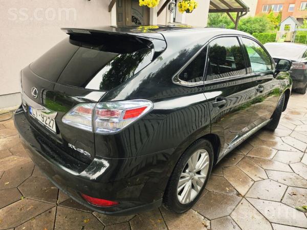 Black Lexus RX 2010 in Riga, with an engine capacity of 3.50 L and mileage of 270 thousand km for 6900 €, photo 3 on AUTOMOTO.COM.LV