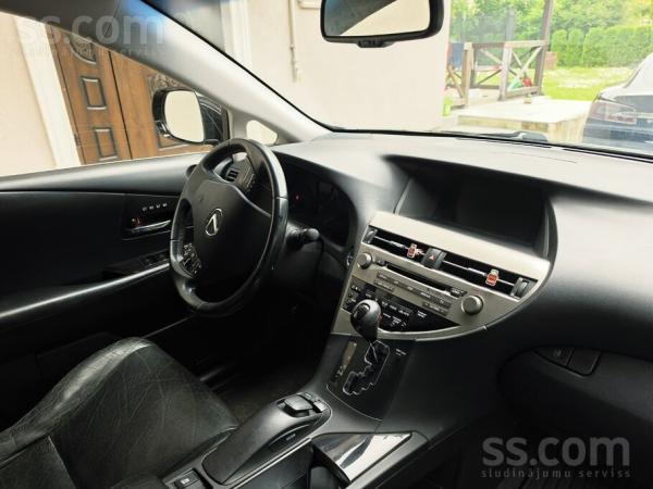 Black Lexus RX 2010 in Riga, with an engine capacity of 3.50 L and mileage of 270 thousand km for 6900 €, photo 7 on AUTOMOTO.COM.LV